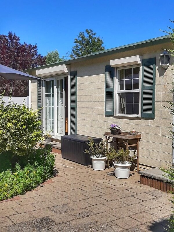Comfortable 4-person Chalet In Groede With Garden, Complete Kitchen And Free Wifi. Quiet Location Within Walking Distance Of Beach And Nature. - Cadzand