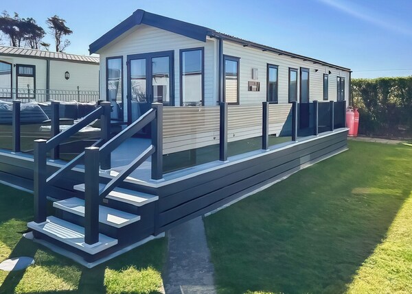 2 Bedroom Accommodation In Llandwrog, Caernarfon - Caernarfon