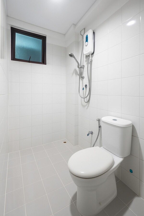 Comfortable 5-room Guesthouse In Central Malé Ac, Wifi, Short Stays Welcome - Maldivas