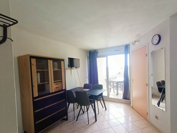Canet-en-roussillon: Cozy 1-bedroom With Ac And Parking, Steps From The Beach! - Canet-en-Roussillon