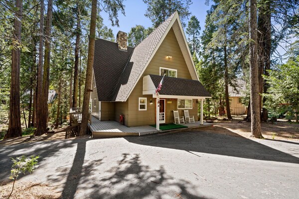 Peaceful Shaver Lake Cabin W/ Loft & Creek View - Shaver Lake, CA