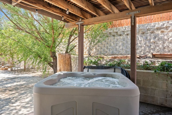 Desert Dreams Retreat Hot Tub Game Room Fire Pit - Reno, NV