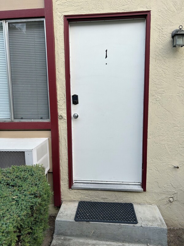Charming 2-bedroom Apartment In Delightful Concord With Ac - Concord, CA