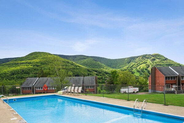 Mtn House @ Scribners W Sauna. Sleeps 12 - Hunter Mountain, NY
