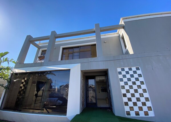 Relax & Unwind In Parow North ! - Goodwood