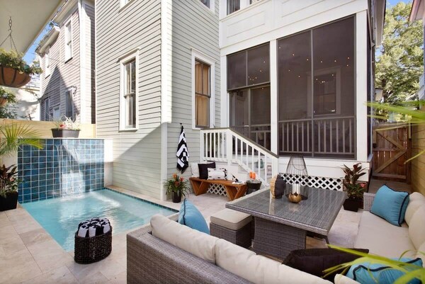 Contemporary Compound | Heated Pool - 薩凡納