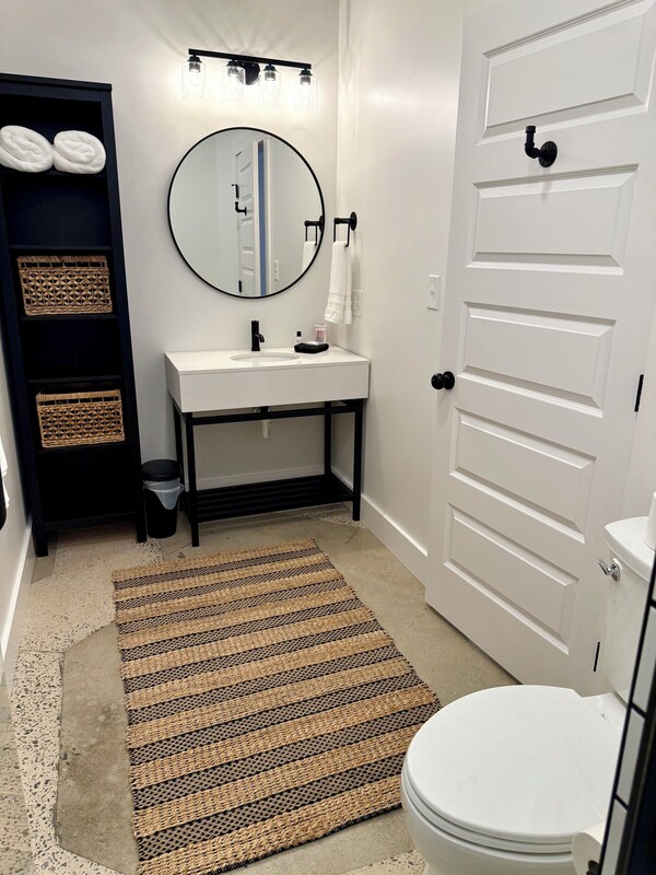 Restful Remedy~a Modern Industrial Farmhouse Alcove Studio In Pilot Mountain. - Pilot Mountain, NC