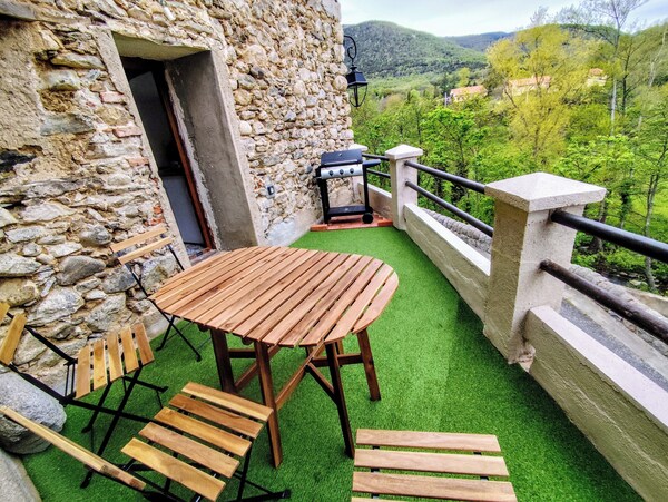 Grange En Pierre Dans Un Village Avec Rivière. Montagnes Et Plages. Tout Nouveau - Pyrénées-Orientales