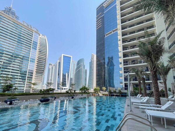 Zada Tower Sleeps 2 With Balcony And City Views - 杜拜