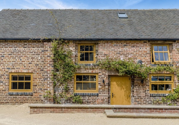 Trent Barn - Eight Bedroom House, Sleeps 16 - Cheshire