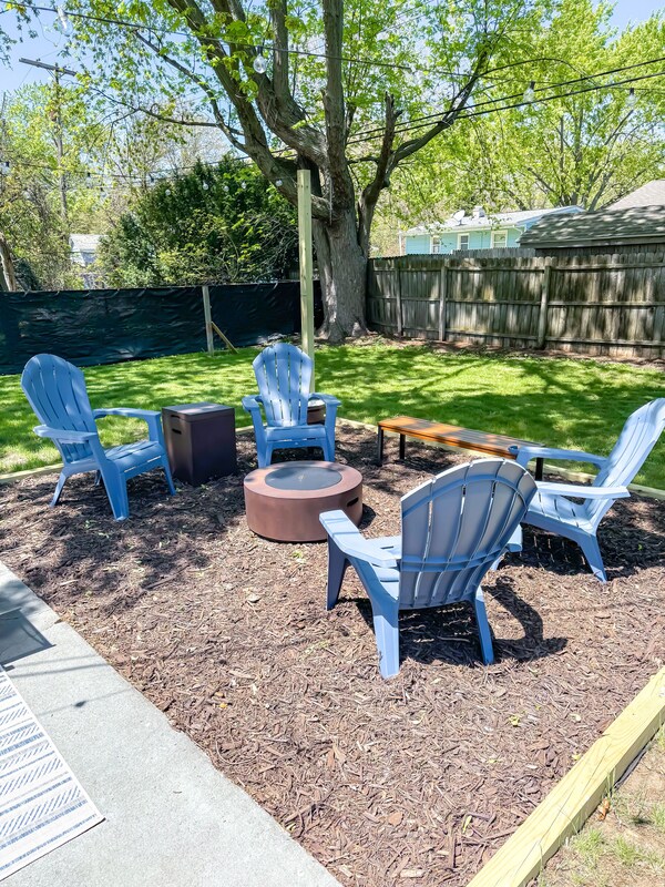 New Coastal Cottage - 10 Minute Walk To Lake Michigan Beach - Pet Friendly - Michigan City, IN