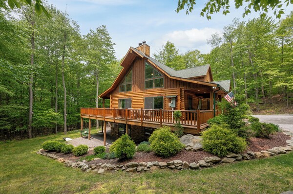 New! Woodsy Hideaway W/ Hot Tub & Fire Pit - Oakland, MD