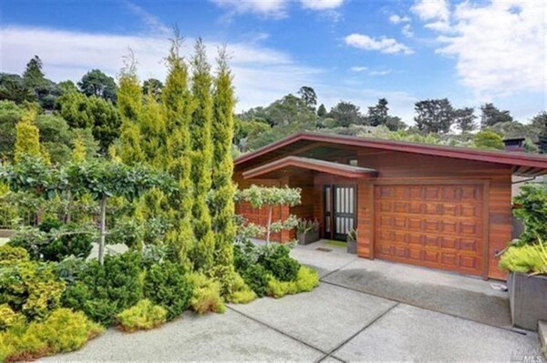 Modern Mill Valley Retreat With Indoor-outdoor Living, Short Stroll To Downtown. - Sausalito