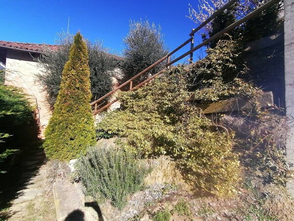 Casa Graziella - Red Apartment With A View - Asti