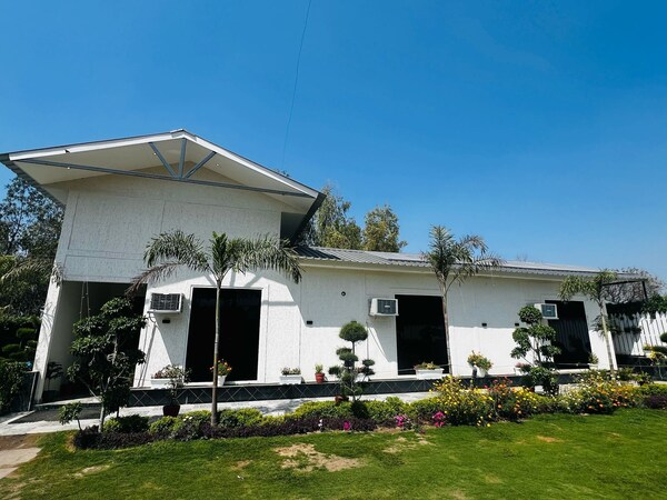 Terrific 6-bedroom House In Noida - Faridabad