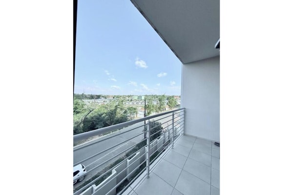 Broadacres Apartment - Full Kitchen, With Strong Wi Fi - Sandton