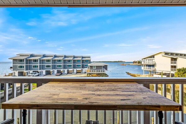Top Floor 🪸 Private Balcony 🪸 View Of The Gulf - Cedar Key, FL
