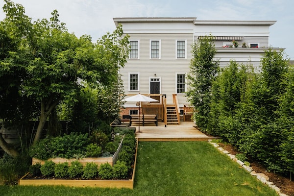 Stylish Home On Union St - Hudson, NY