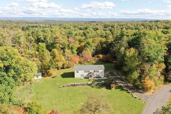 Catskills Escape W/movie Room, Bar & Forest Trails - 캣스킬