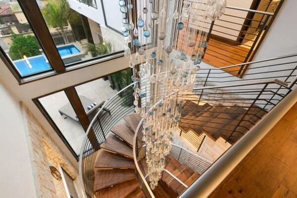 Ocean Views From Upscale 6 Bedroom Luxe Home. - Redondo Beach, CA