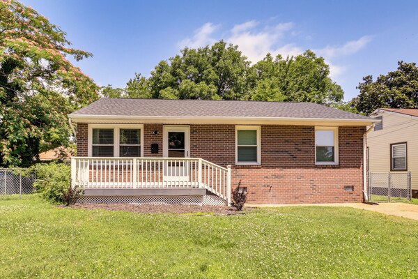 4 Mi To Hampton Coliseum: Home W/ Yard! - Hampton, VA