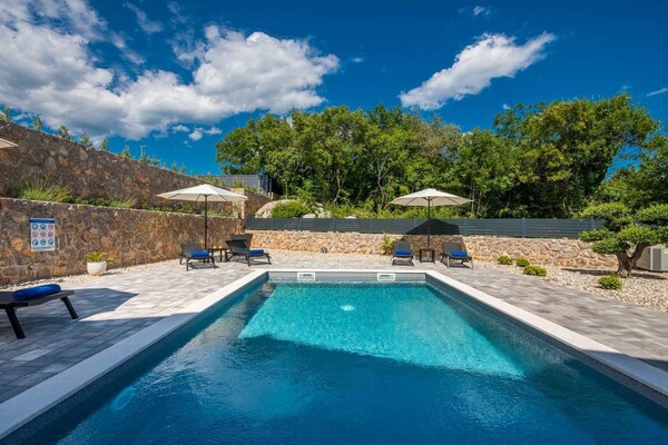 Villa Tara  Heated Pool & Stylish Island Stay - Krk