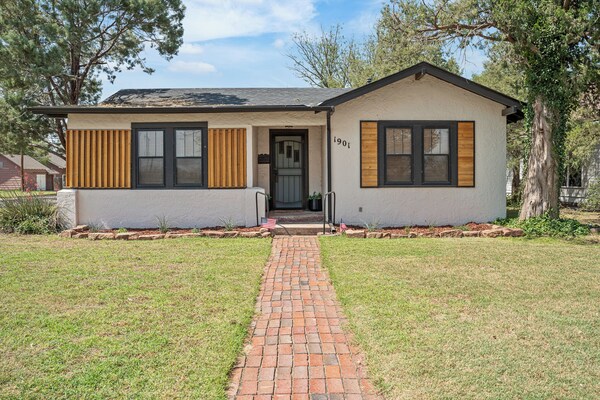 Casa Blanca: A Warm & Welcoming Texas Retreat - Canyon, TX
