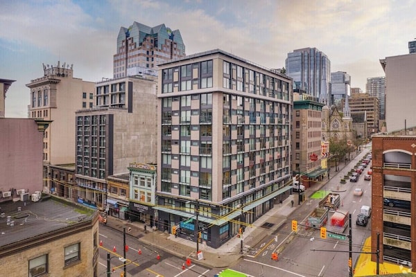 Classy Downtown Vancouver Apartment Near Waterfront Station - Vancouver