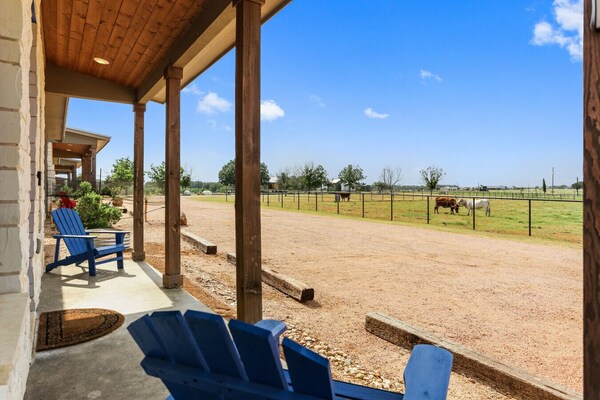 Vineyard Views~fire Pit~longhorns~ping Pong~golf - Fredericksburg, TX