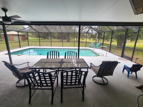Crystal River Pool Home Sleeps 8!close To Downtown & Nestled On 5 Peaceful Acres - Crystal River, FL