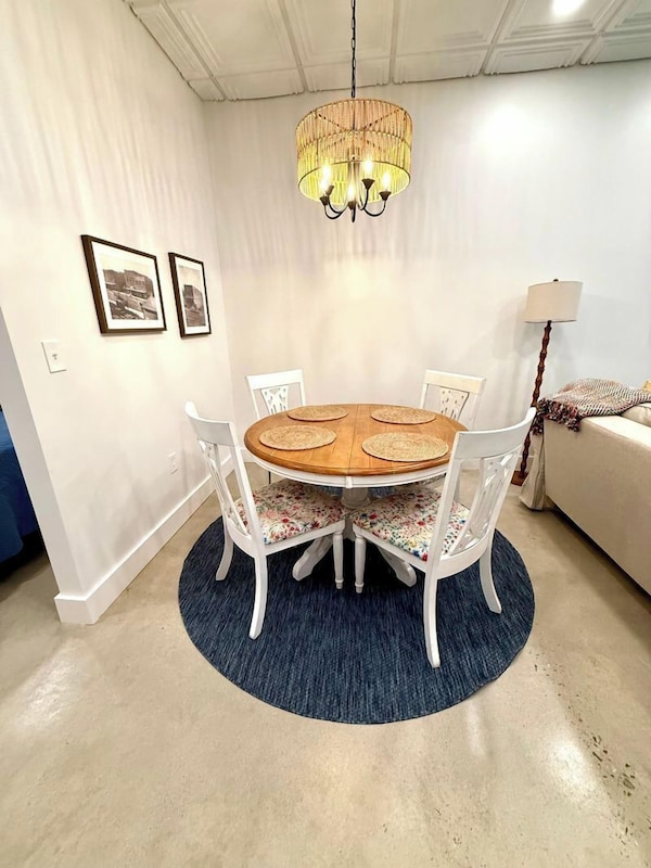 Cozy Cure Is A Modern Farmhouse Alcove Studio In Downtown Pilot Mountain - Pilot Mountain, NC