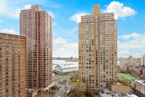 2 Queen Beds At Courtyard New York Manhattan! Onsite Dining! -