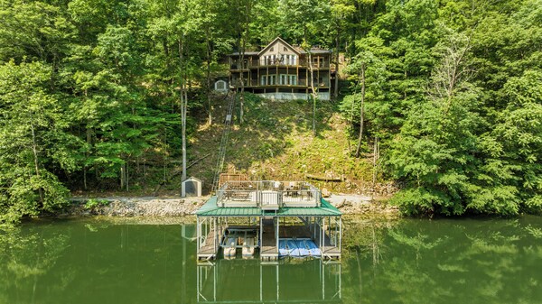 Heaven On Hiawatha Ln, 4 Bed 4.5 Bath Lakefront Home Close To Twin Cove Marina - LaFollette, TN