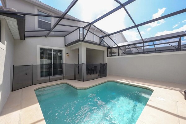 Modern 4br Townhome | Private Pool | 10 Min To Disney - Kissimmee