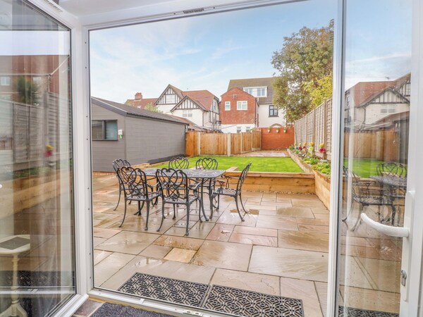 Highland House, Pet Friendly, Character Holiday Cottage In Sheringham - Sheringham