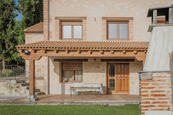 Casa Rural 'Casas Rurales Velasco I I' Con Terraza Privada, Wi-fi Y Aire Acondicionado - Torrecaballeros