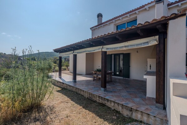 Casa Vacanze "Maya" Con Vista Sulle Colline, Terrazza Privata E Wi-fi - Arzachena