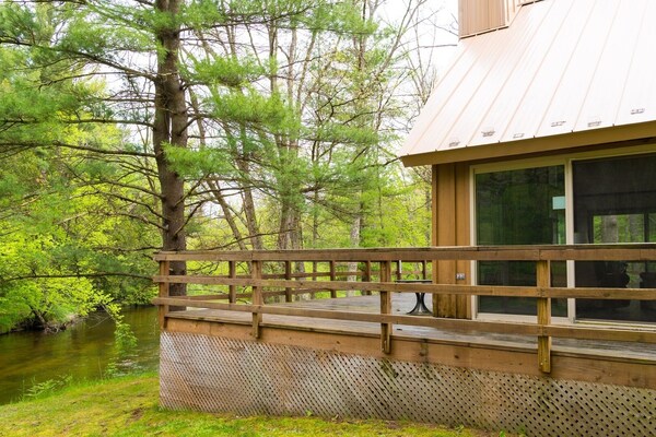 Pere Marquette River Fishing Cabin 1 - Baldwin, MI