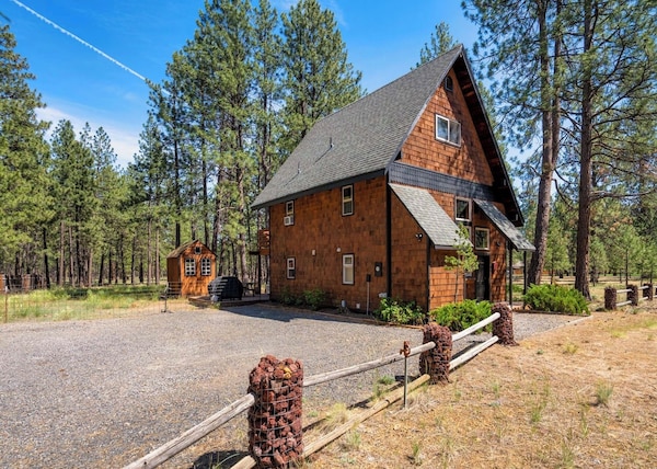 Juniper And Pine - A Dog-friendly Cabin W/ Fenced Yard In Sisters, Or - Sisters, OR