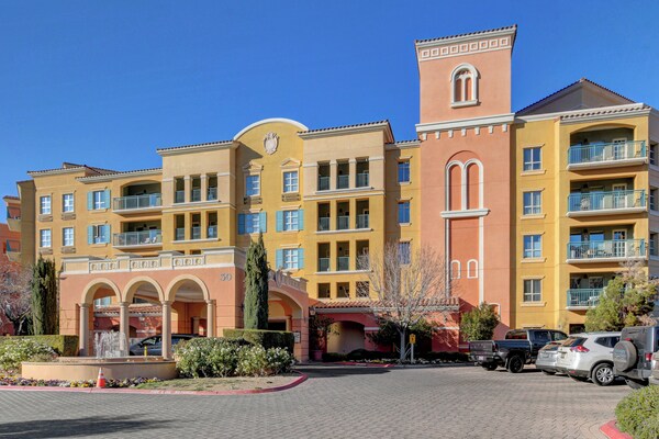 Desert Oasis Apartment At Viera Resort - Lake Las Vegas, NV
