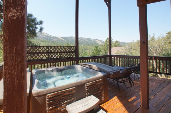 Lazy Bear Lookout - Amazing Views, Hot Tub, Game, Room, Pool Table, Pet Friendly - Big Bear Lake, CA