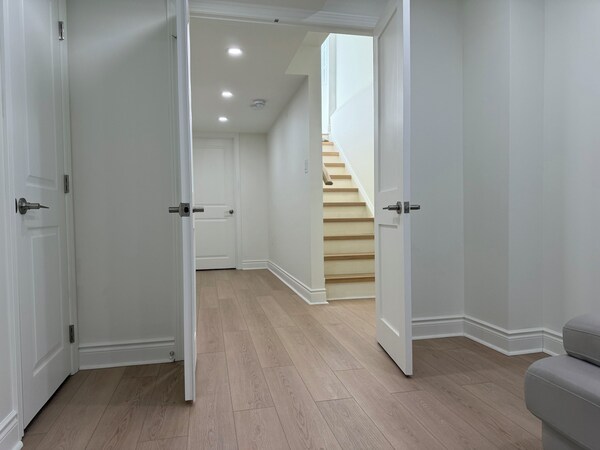 Clean Basement Suite | 1br + 1fwr +Lr + Kitchen Near Ontario Lake & Hwy 412/401 - Ajax