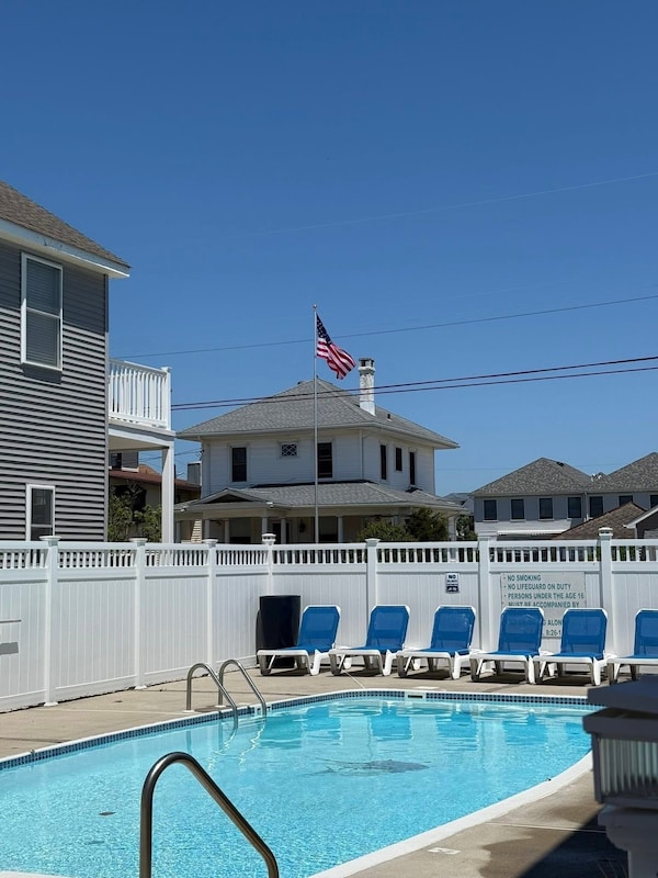 Cozy 1-bedroom Condo With Heated Pool In Best Location Of Wildwood Crest! - Wildwood, NJ