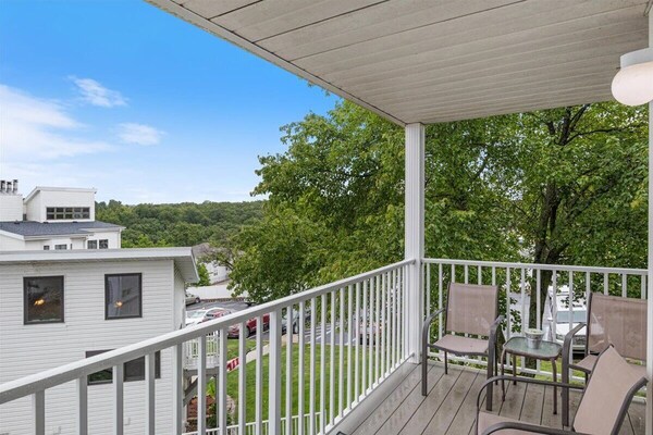 Lakefront Osage Beach Condo + Workspace W/ Pool Views - Osage Beach, MO