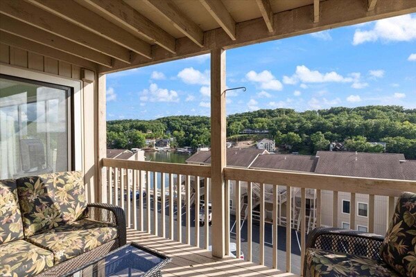 Lakefront Condo W/ Screened Patio, 3 Pools, Boat Slip In Osage Beach - Osage Beach, MO