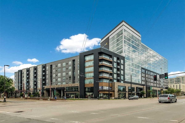 Spacious And Modern With Premium Amenities Near U Of M - Saint Paul, MN