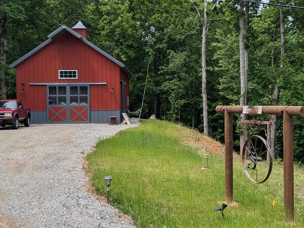 Unique One Bedroom Barndominium Retreat - Kingston, TN