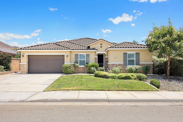 6bd/3ba/ Villa/10beds/ Grill /Nearucr/large Space/clean/outdoor Furniture - Moreno Valley, CA