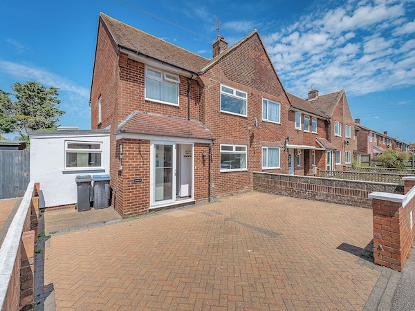 3 Bedroom Accommodation In Deal - 딜