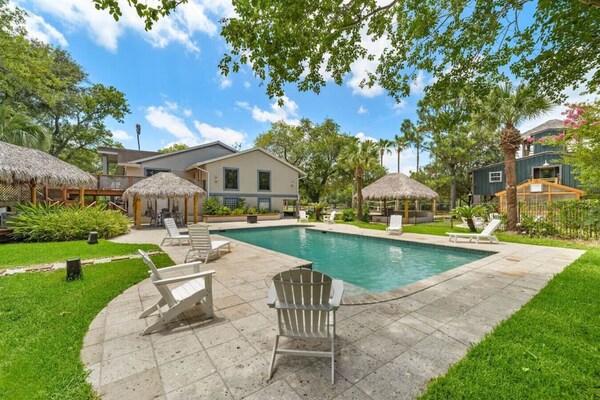Waterfront Oasis W/ Pool & Volleyball Court - League City, TX